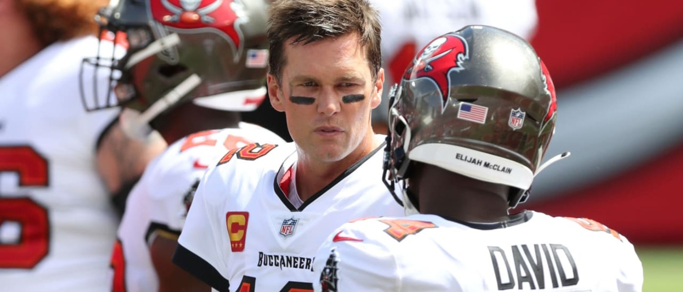 Performances da defesa dos Buccaneers transformam turbulência ofensiva em ventinho | ProFootball